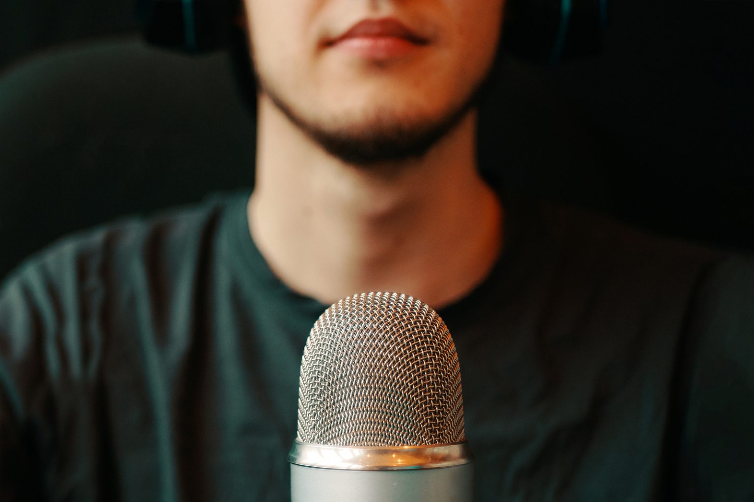 8 cualidades necesarias para ser un buen locutor | radioNOTAS